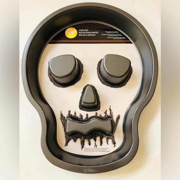 Wilton | Kitchen | Wilton Halloween Goth Skull Cake Baking Pan New 2x95 ...